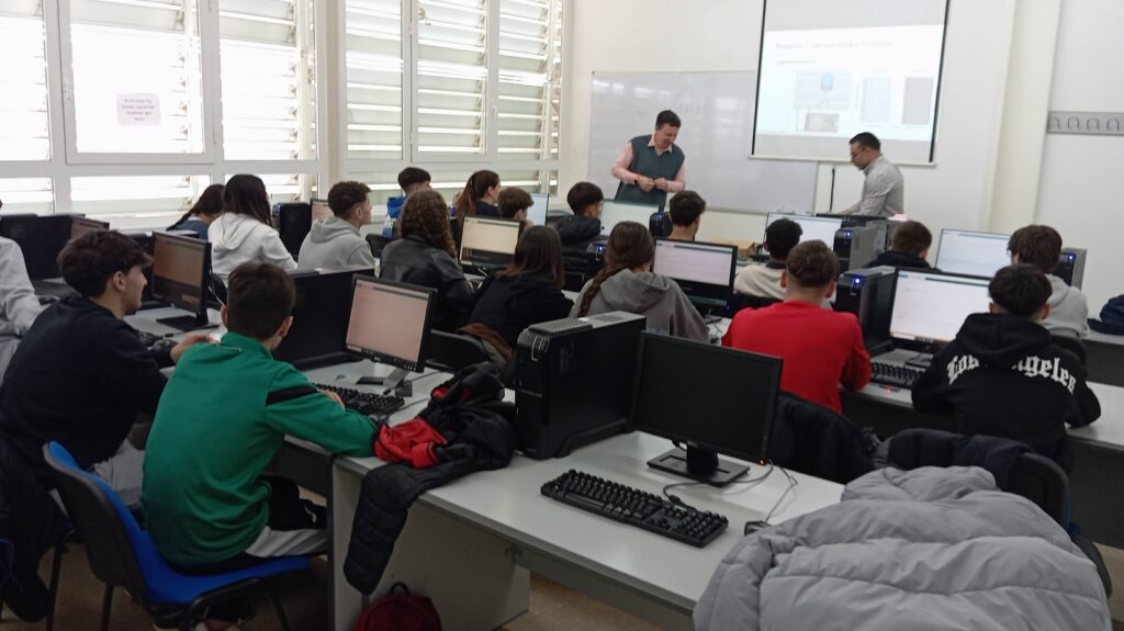 Primera clase en la Uni – IES Santiago Apóstol